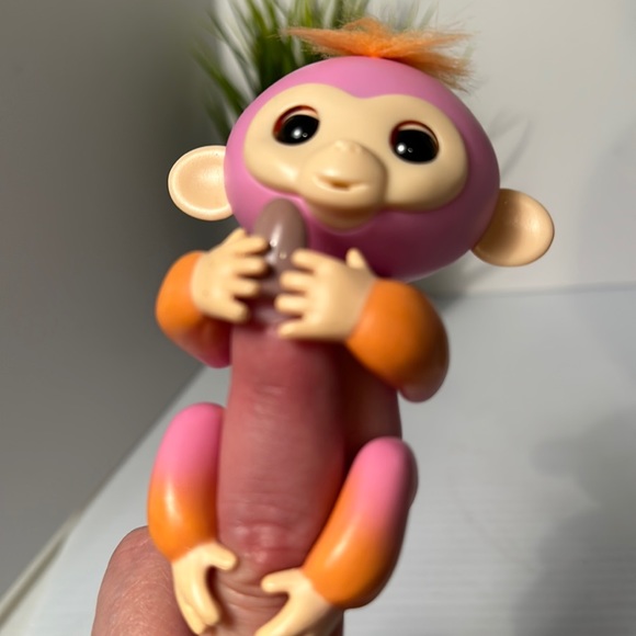 Toys | Wowwee Pink Monkey 5 Interactive Fingerling W Motion Eyes Body ...